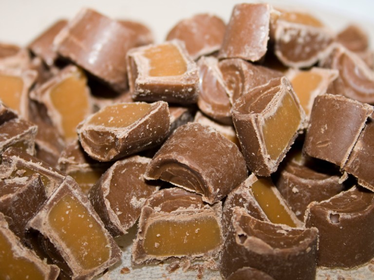 Rolo Cake Bars – Bakerlady