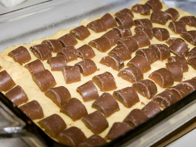 Rolo Cake Bars – Bakerlady