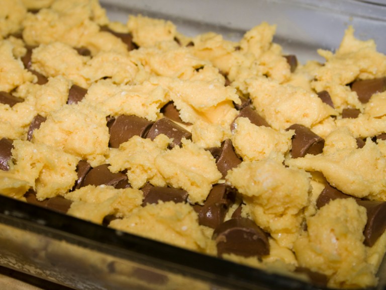 Rolo Cake Bars – Bakerlady